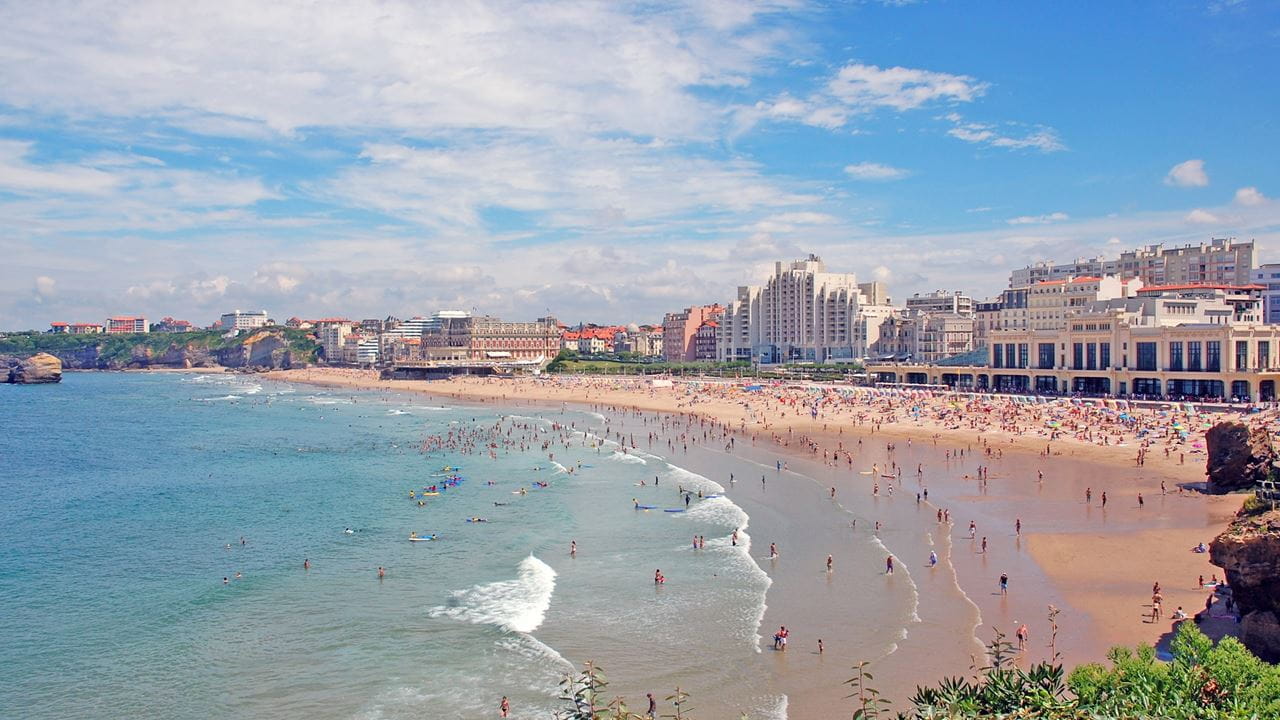 Cheap flights from London Gatwick to Biarritz from | easyJet